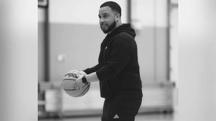 Des Moines basketball coach passes away unexpectedly at a game in Wisconsin