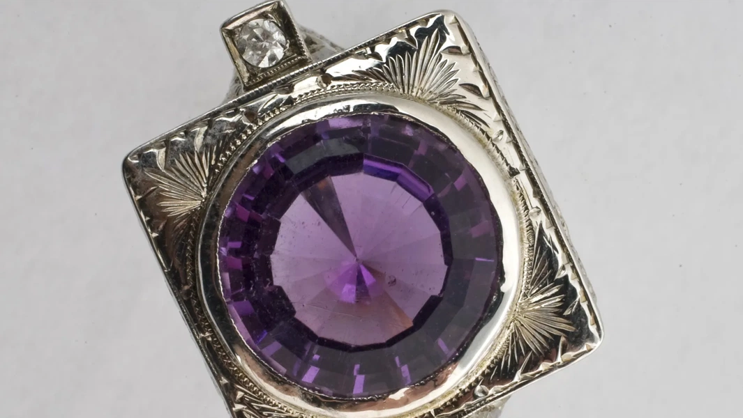 Understanding and valuing vintage jewelry