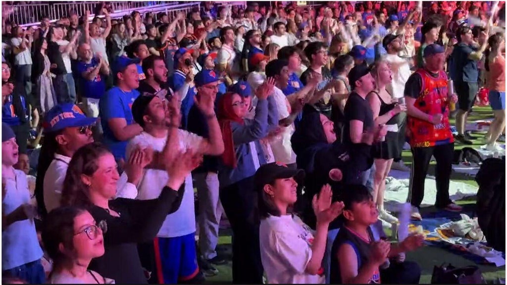Knicks fans go ballistic at NYC watch parties during Game 1 win over ...