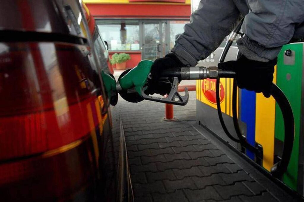 Carburanti, taglio accise in bilico: ipotesi bonus 100 euro per ...