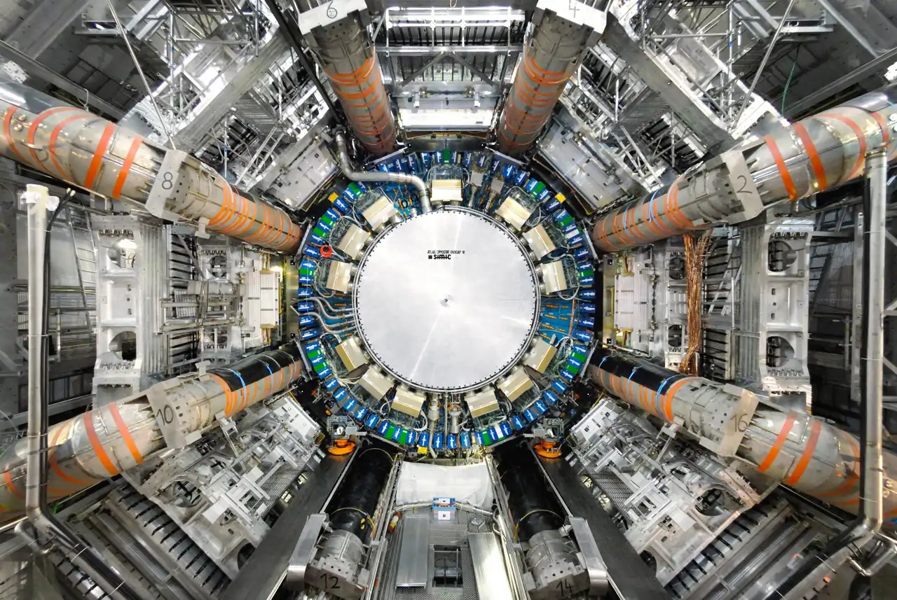 El CERN atrapa una versión ultraenergética de una partícula que pone en ...