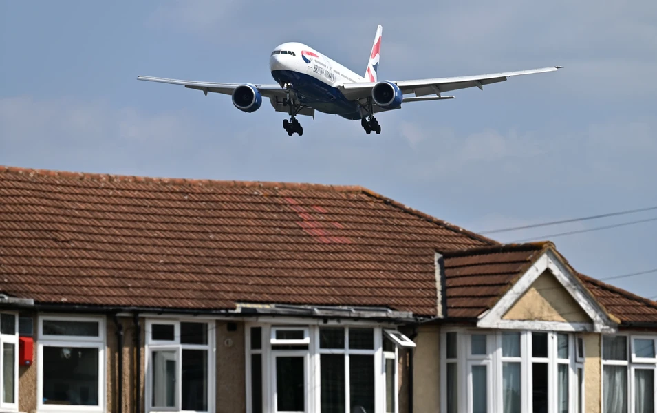UK weighs nationwide flight ban for unruly passengers
