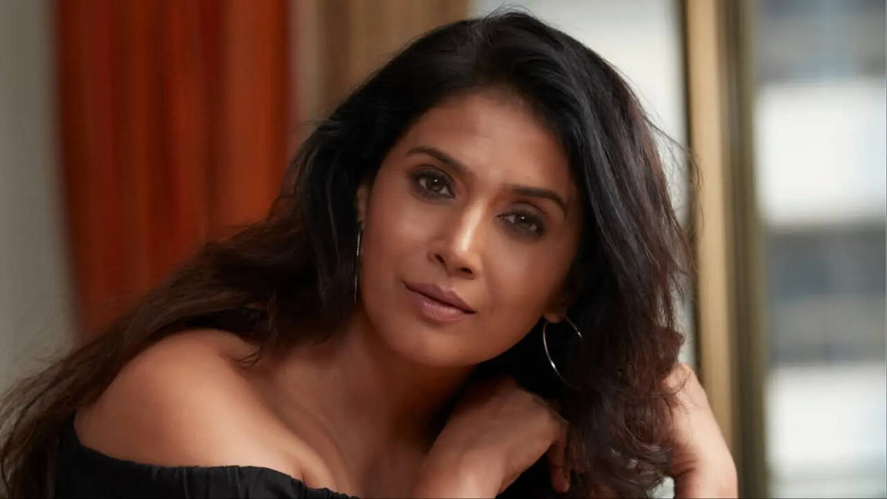 Sonali Kulkarni reflects on her modest origins: Taught dance to make ...