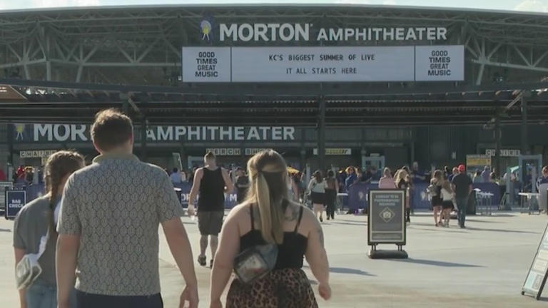 Fans rejoice at Morton Amphitheater opening night: 'Place of artistry'