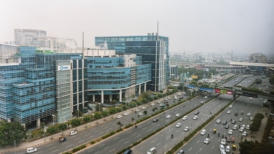 Gurgaon BMW owner earning ₹40 lakh feels poor: Doctor calls it 'story ...