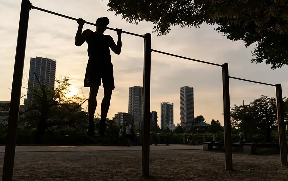 Neurologist warns intense summer workouts may harm brain, nerves
