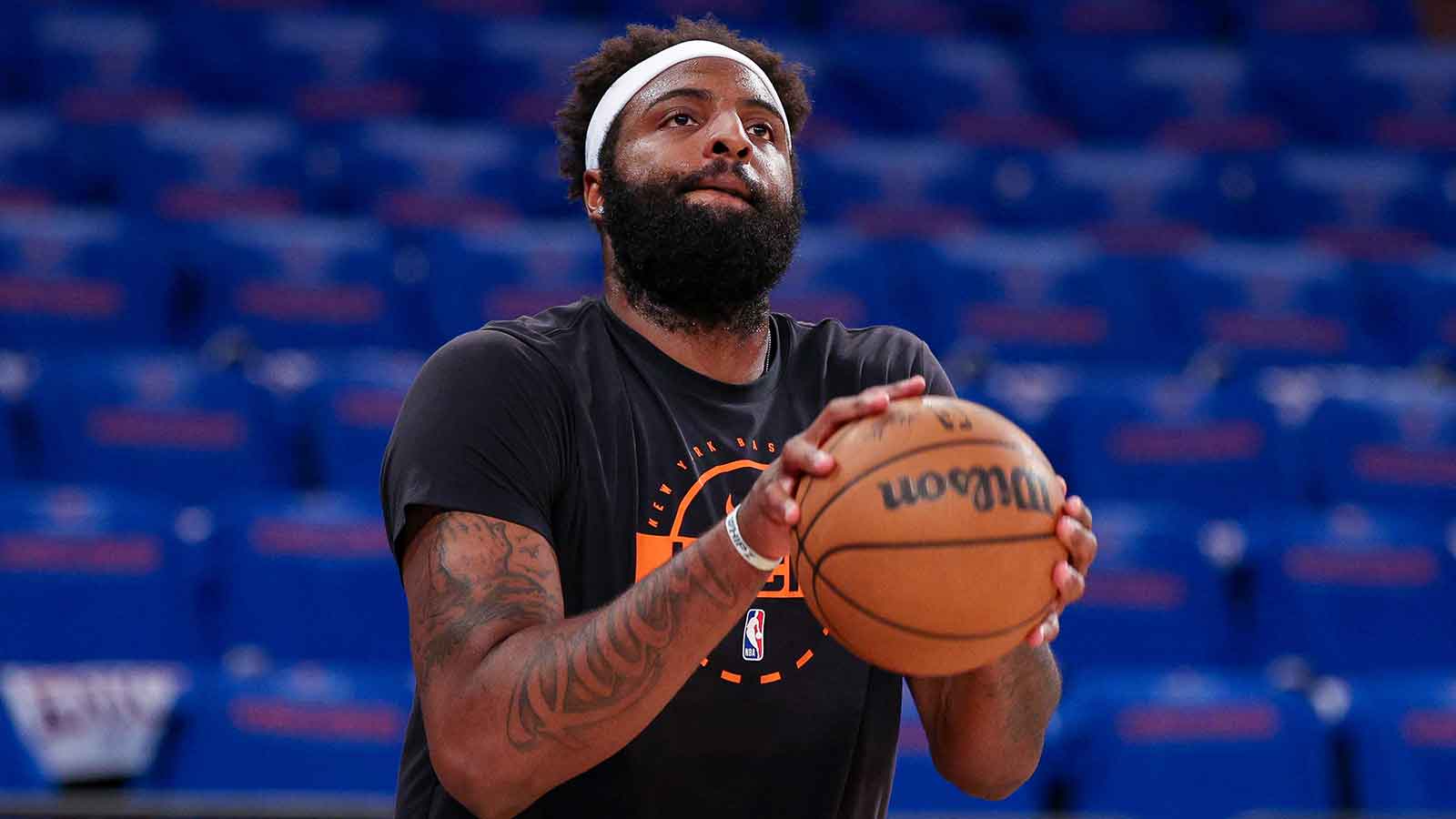 Knicks C Mitchell Robinson’s hand before NBA Finals will catch fans ...