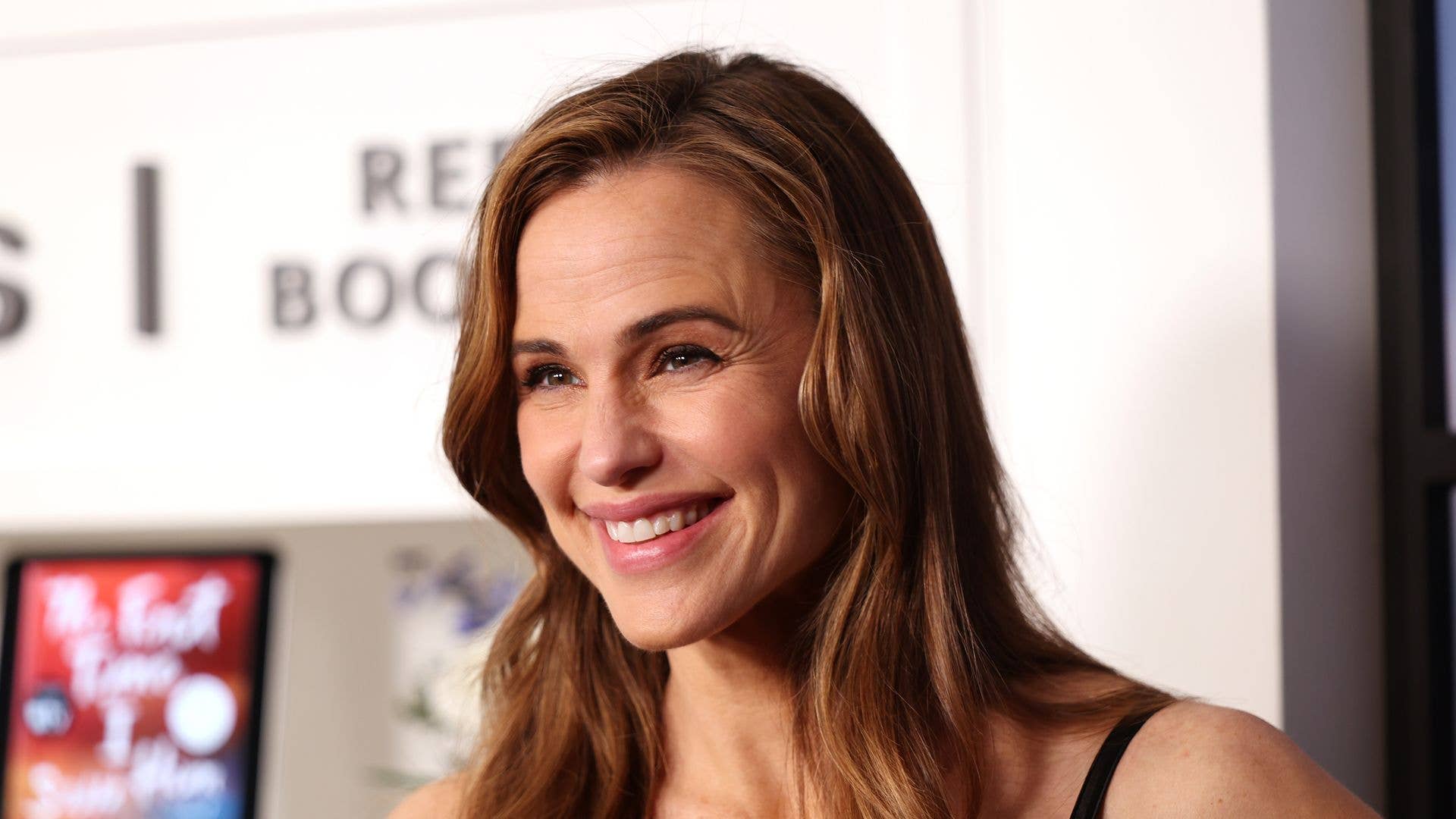 Jennifer Garner has Baywatch moment in red-hot look for poolside photoshoot