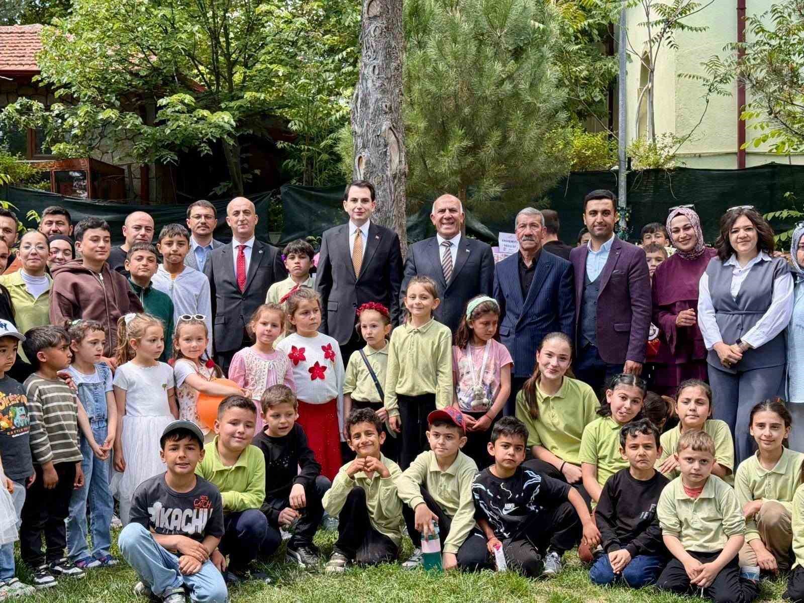 Dereköy Şehit Fatih Seven İlkokulu ve Ortaokulunda eğitim şenliği