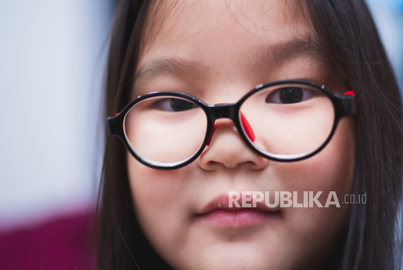 Tips kurangi mata minus di tengah gempuran era digital
