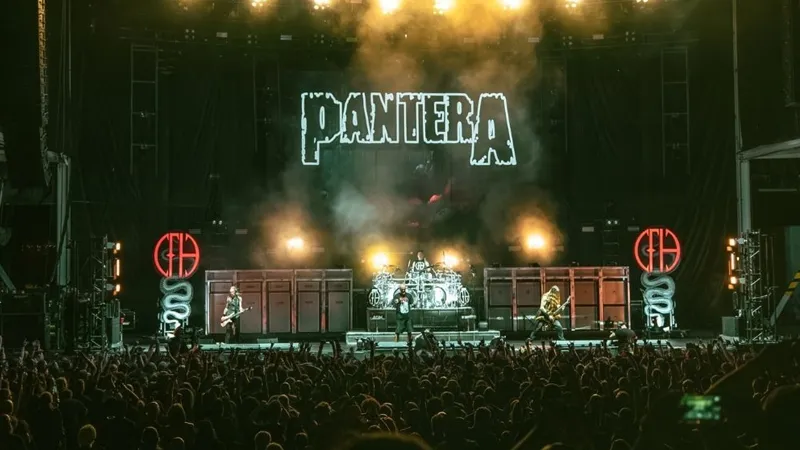 Metal'in devleri ilk kez Türkiye'ye geliyor; Pantera, Cavalera ...