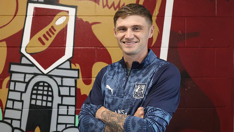 Northampton sign Saunders on two-year deal