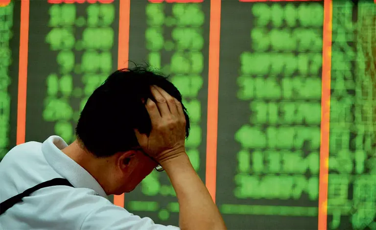 Bitcoin slumps below $62,000 as geopolitical risks, investor exodus ...