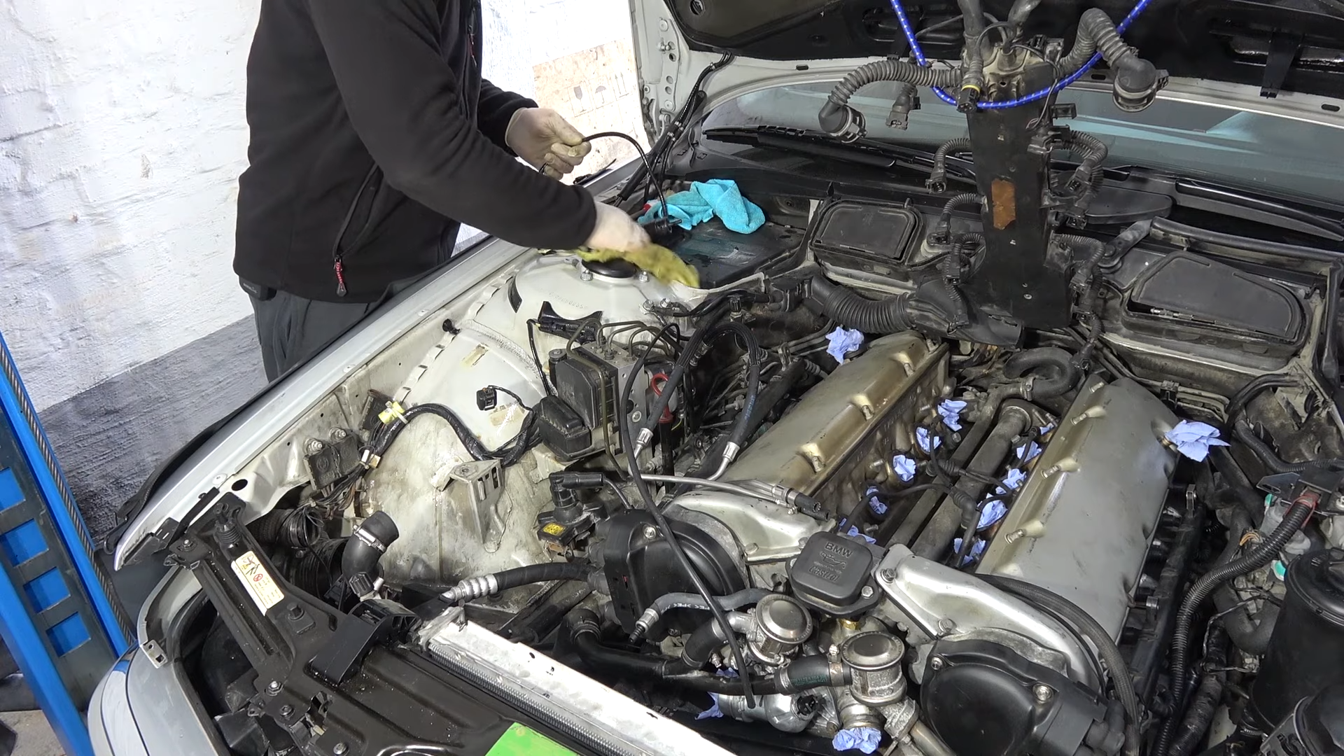 Can this V12 BMW E38 pass the strict inspection?