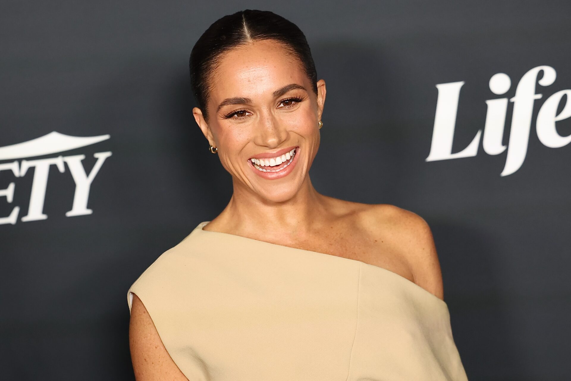 Meghan Markle's popularity is plummeting