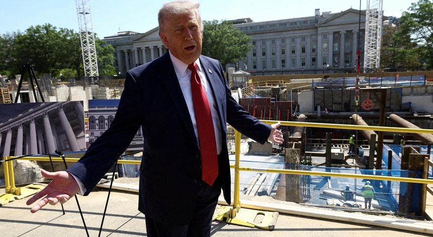 Trump admite ter chamado "doido" a Netanyahu por minar negociações com Irão