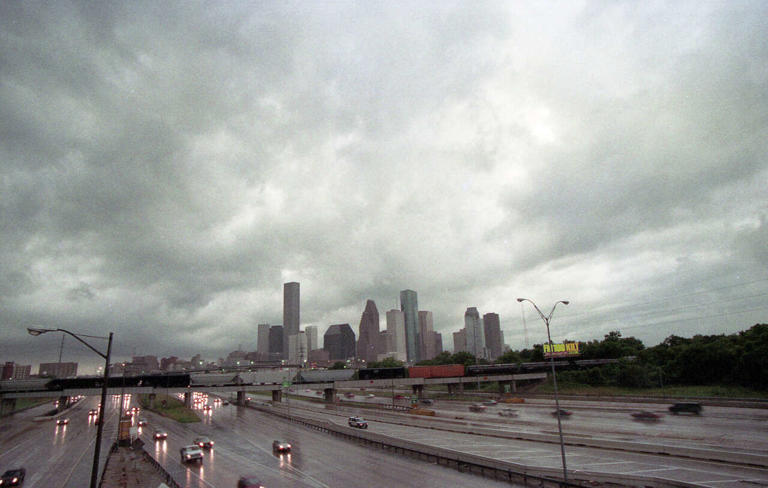Strange sky phenomenon spotted over Houston traffic grid