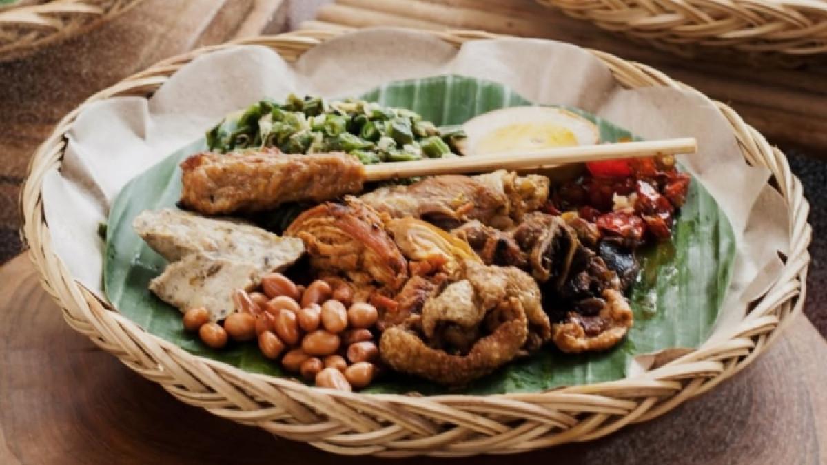 Lapar setelah jalan-jalan di Bali? Coba 3 nasi ayam enak dengan porsi ...