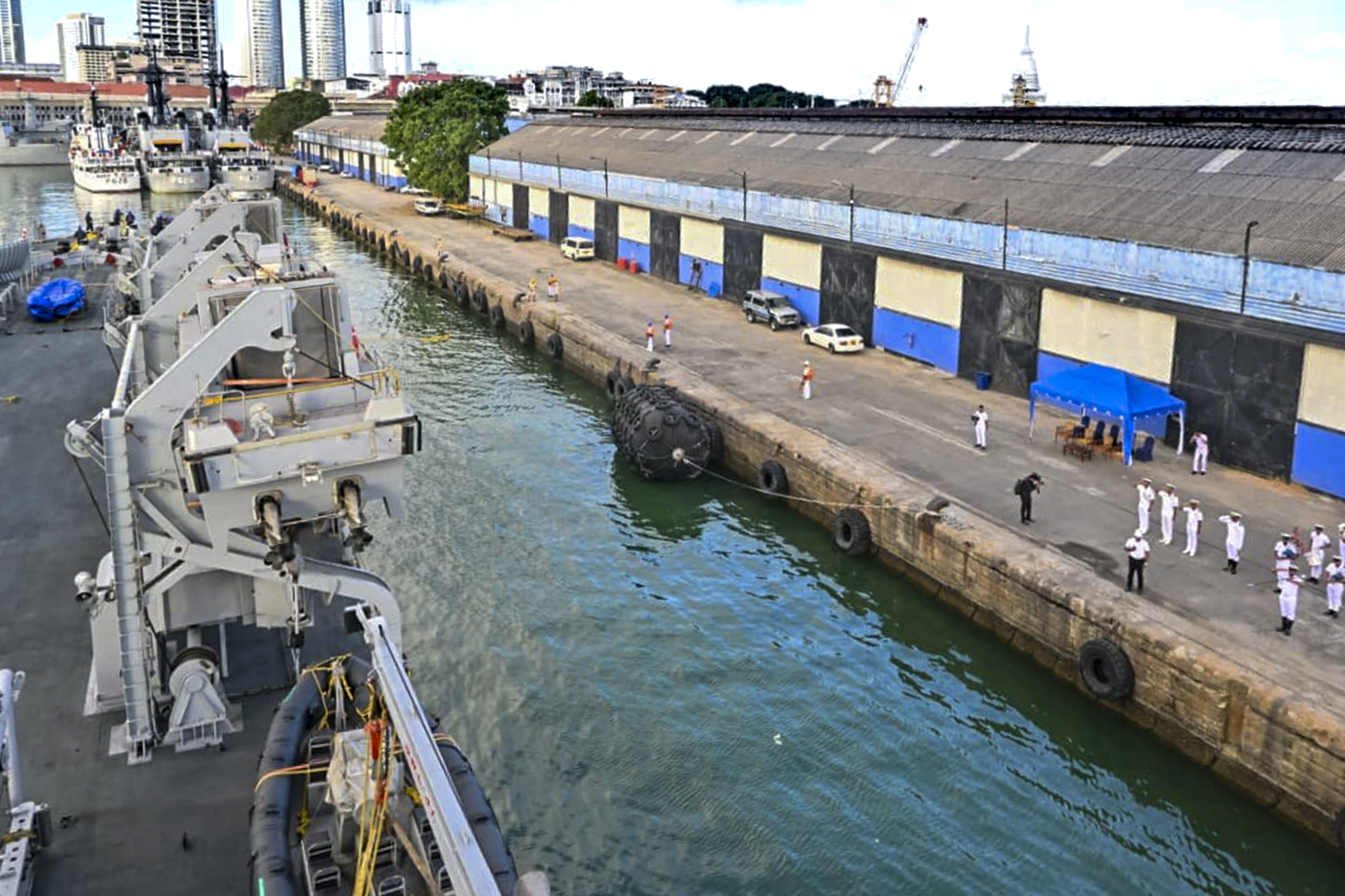 Sri Lanka Navy welcomes INS Airavat