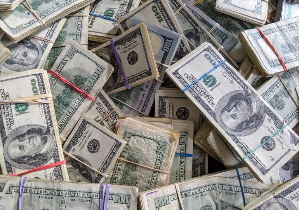 'E-shaped' economy: Fed Beige Book reveals high earners keep spending ...