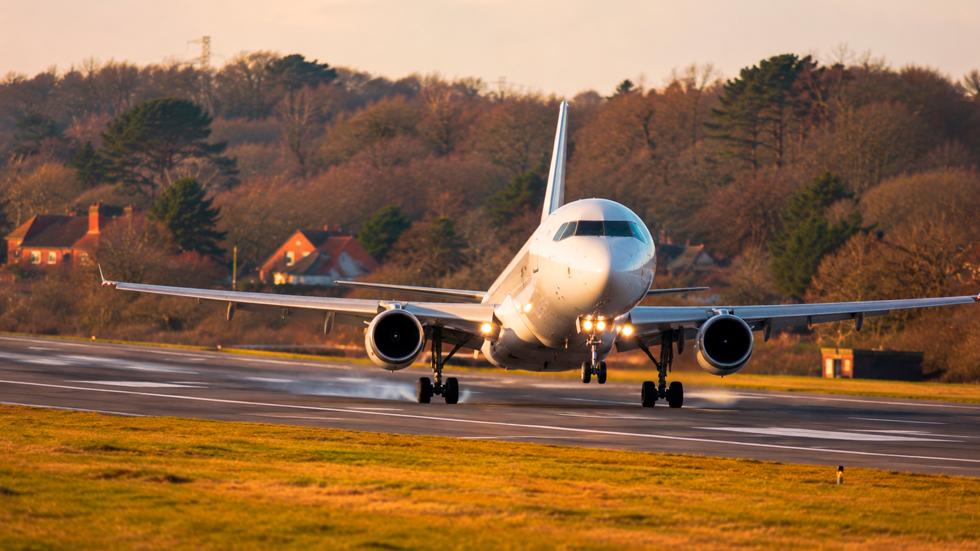 Pilot fights crosswind to stay on centreline