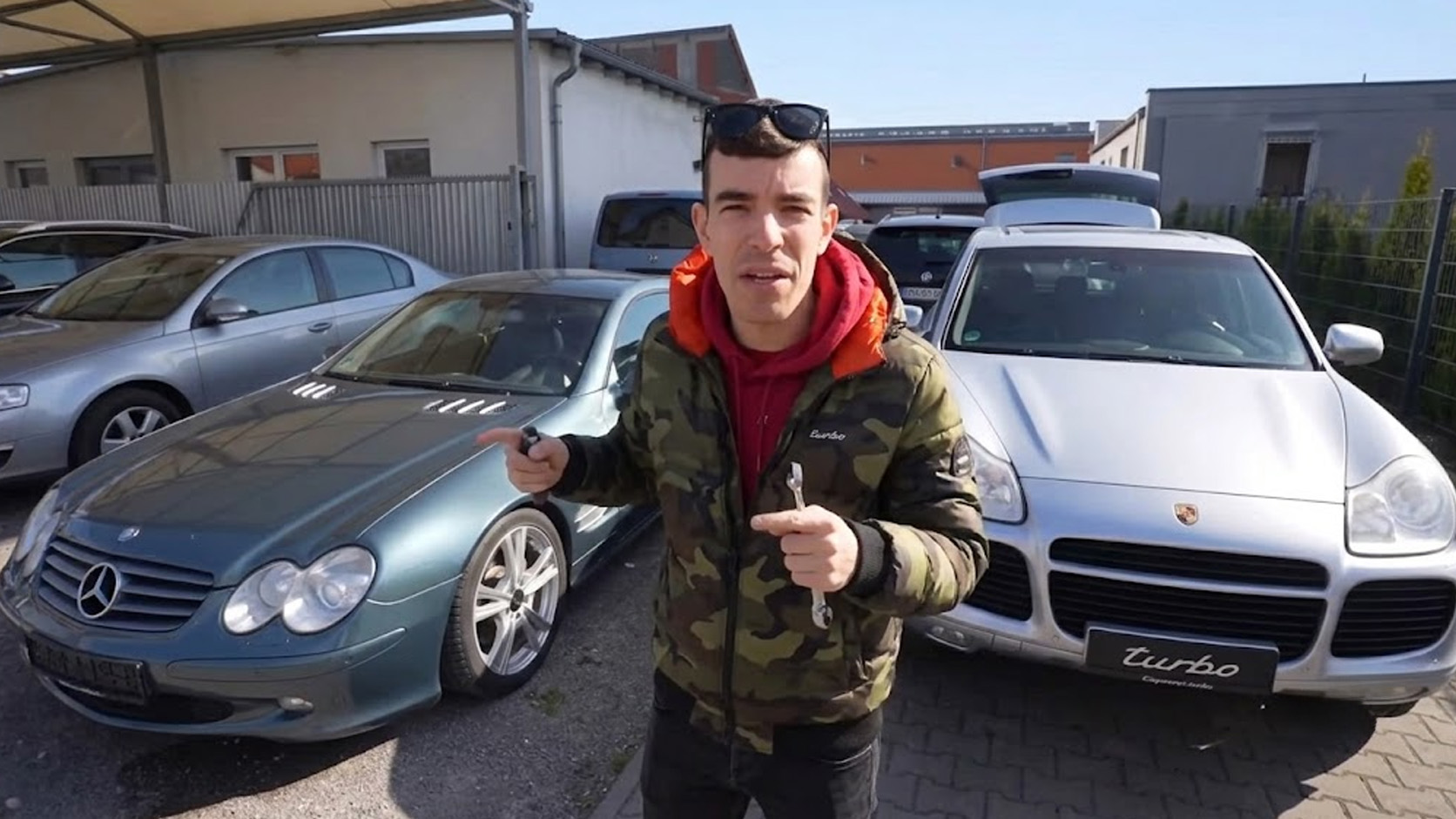 Comprare una Porsche Cayenne Turbo e una Mercedes SL 500