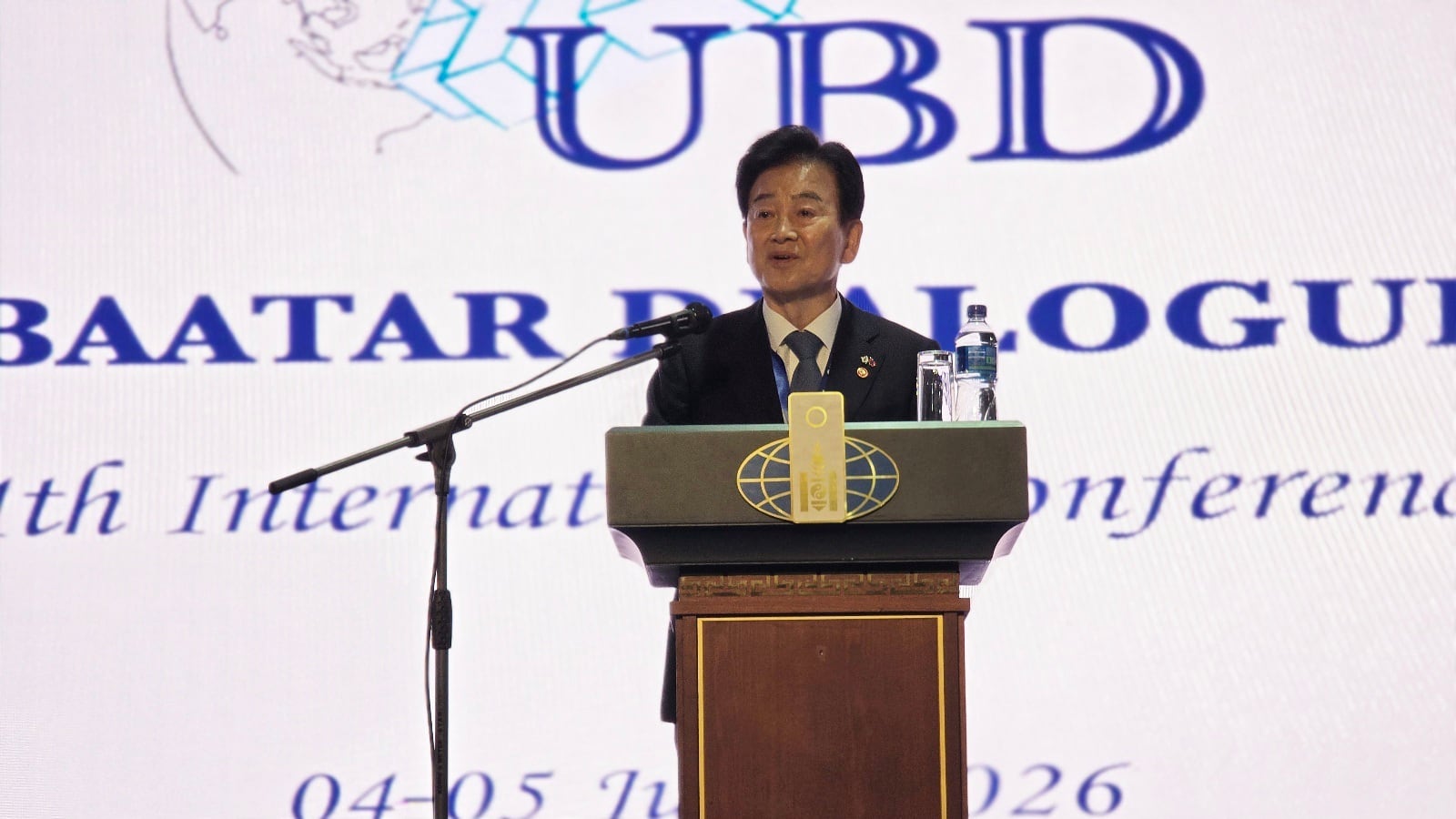 Unification minister uses DPRK, proposes four-party talks