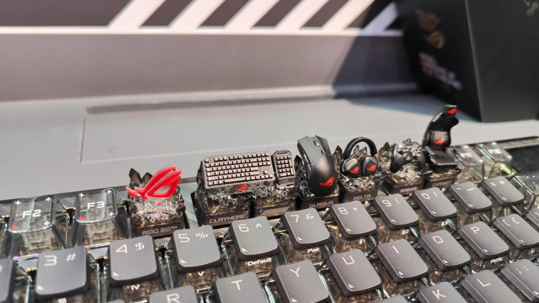 To celebrate its 20th, Asus ROG will let you buy a $600 24-karat gold ...