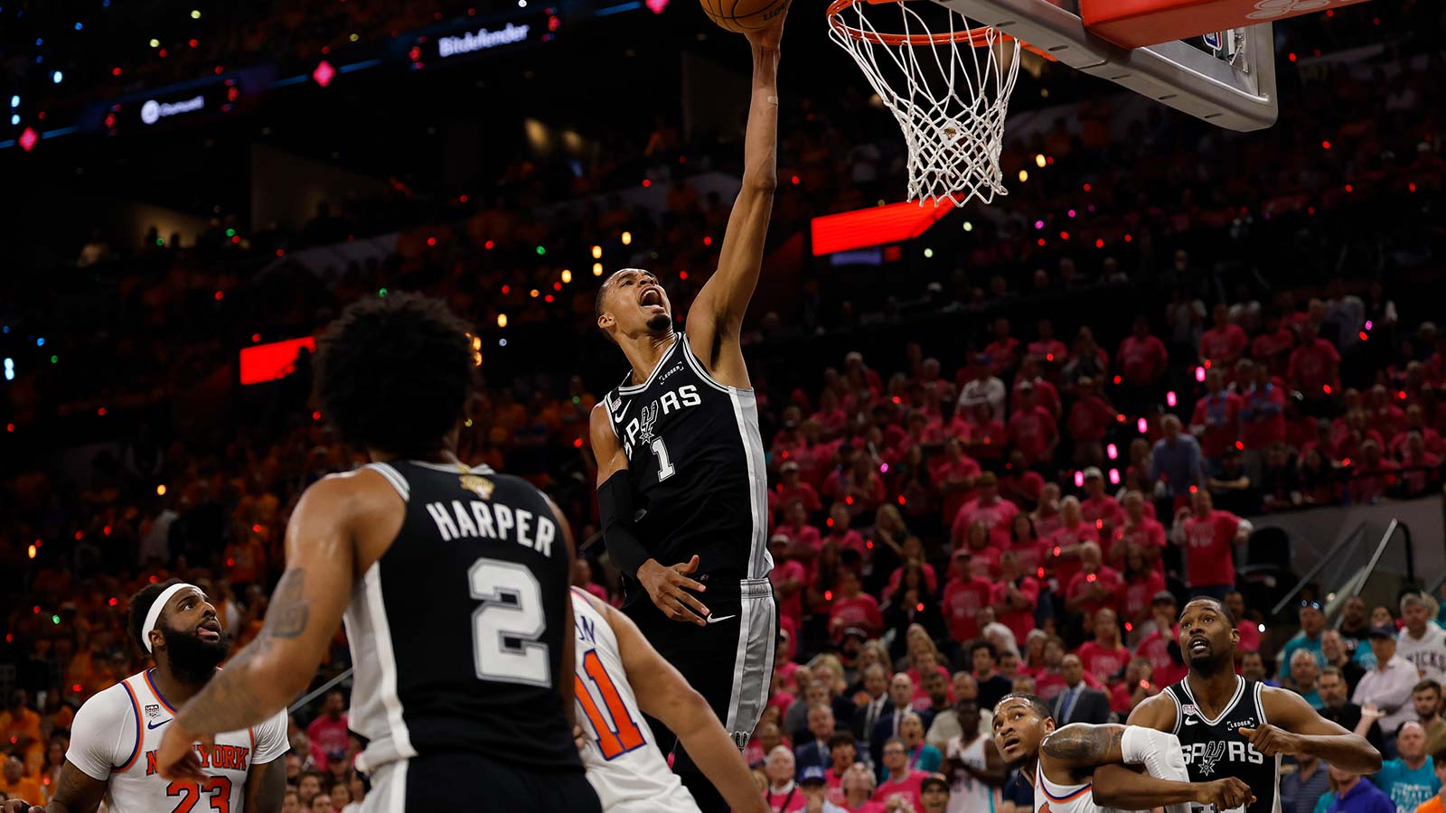Spurs’ Victor Wembanyama barely has to elevate for Jumpman dunk