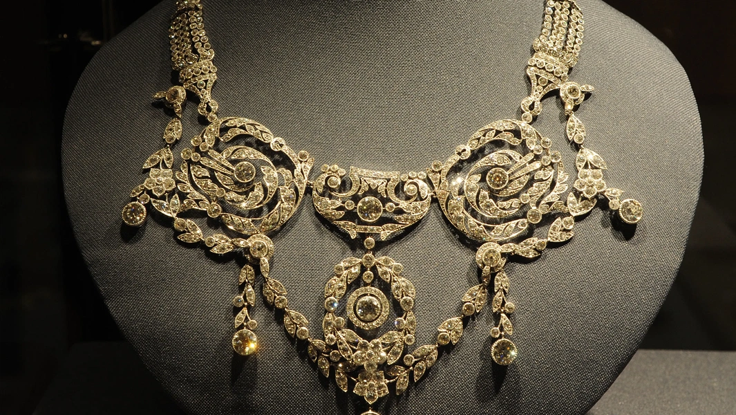 Understanding and valuing vintage jewelry