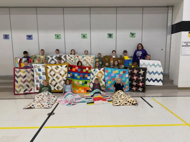 Teacher hand-sews a quilt for every student before she retires