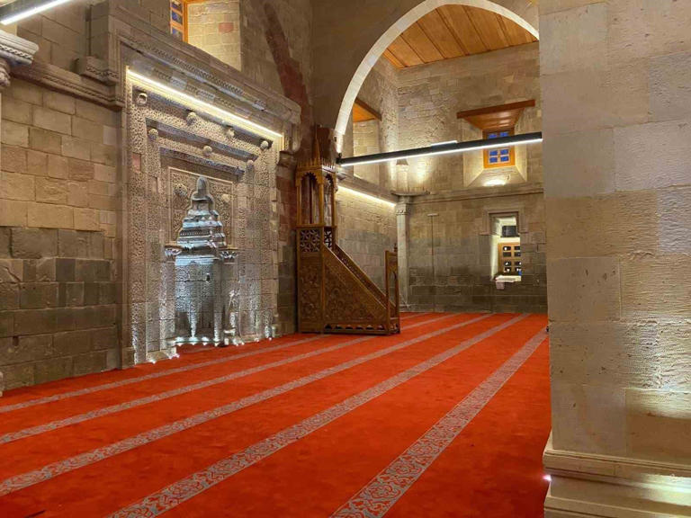 Asırlık Sungur Bey Cami cuma namazı ile yeniden ibadete açılıyor