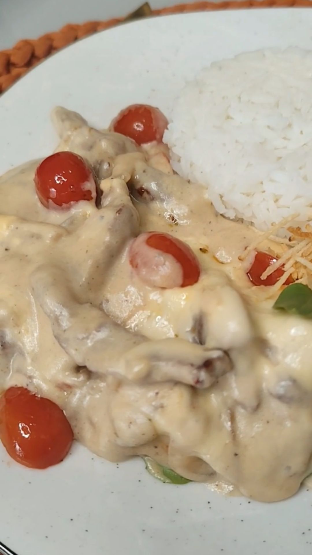 Carne em tiras com creme de batata cremoso