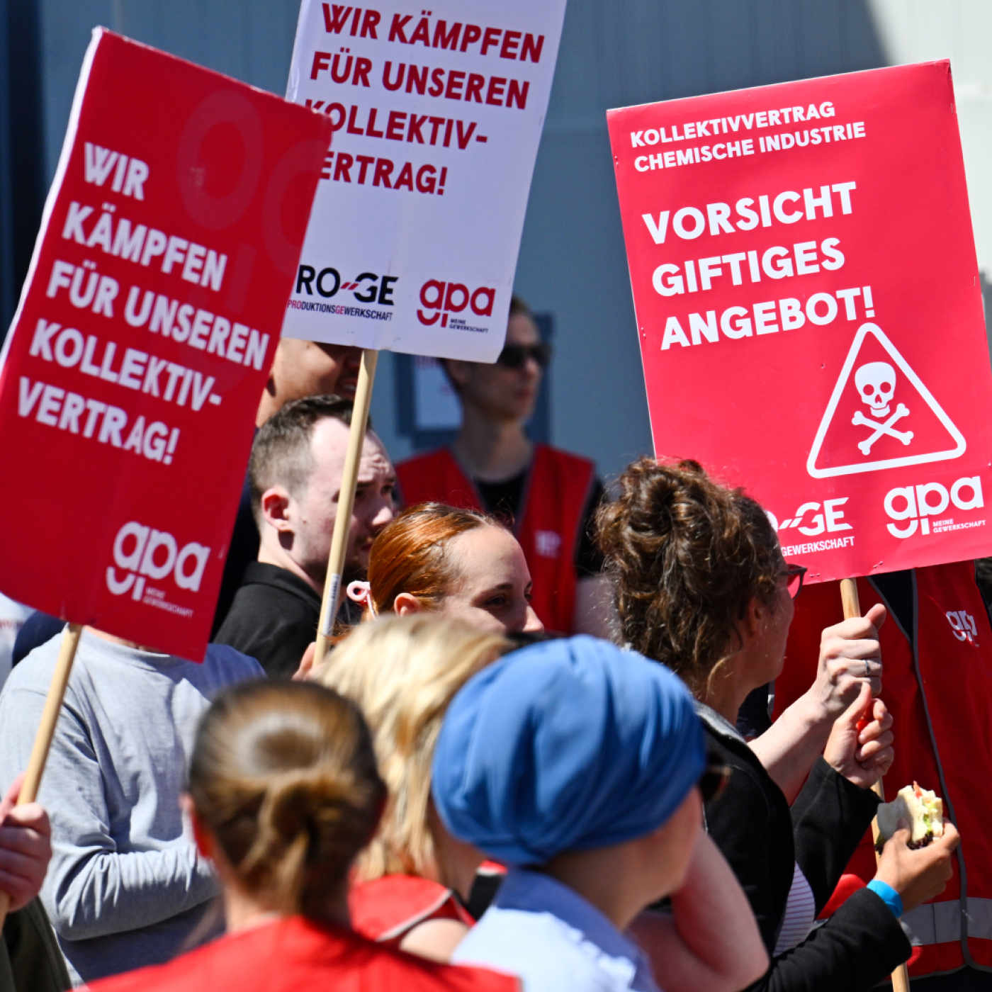 Beschäftigte streiken im Chemiepark Linz