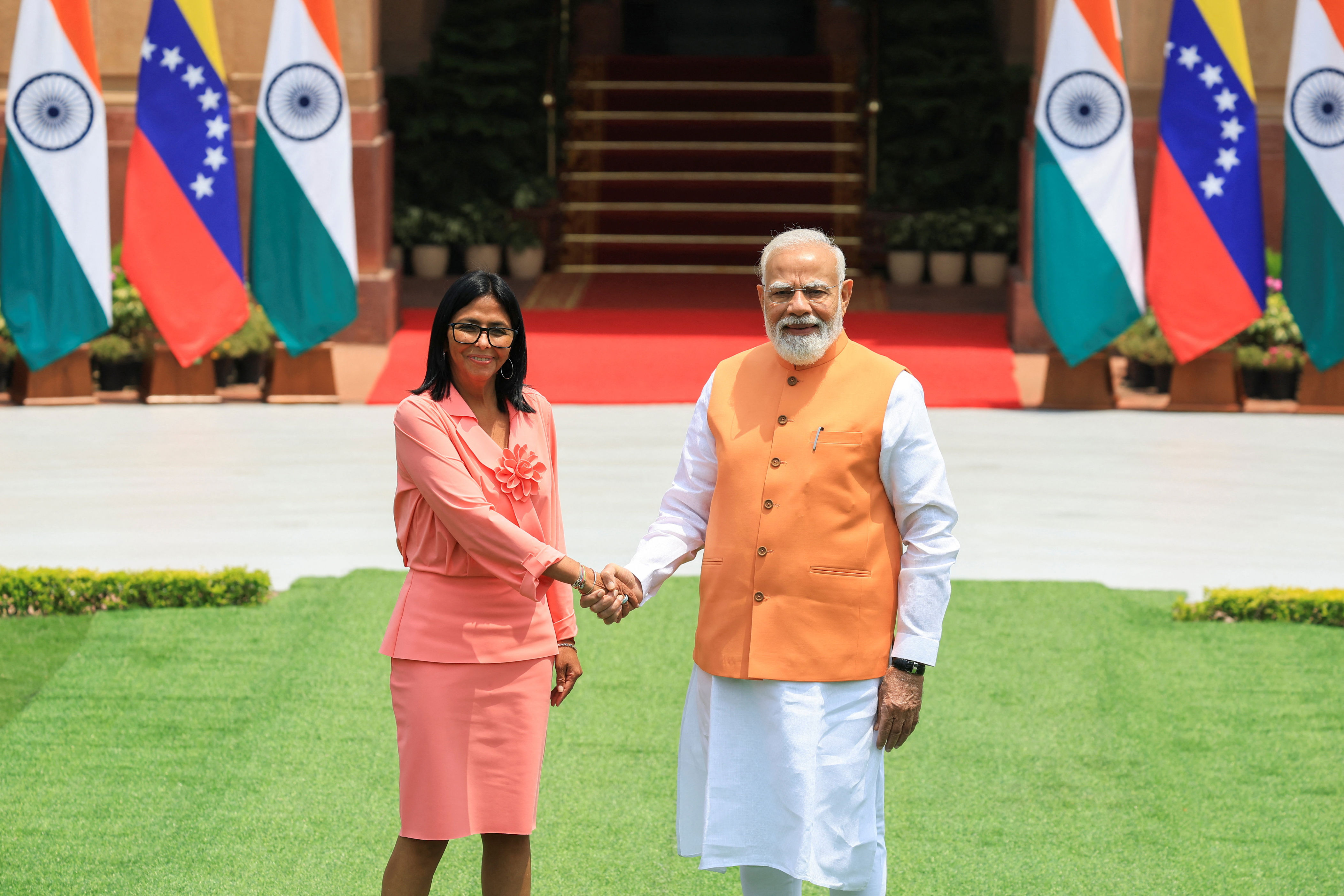 Who is the Indian guru Venezuelan acting president Delcy Rodriguez follows?