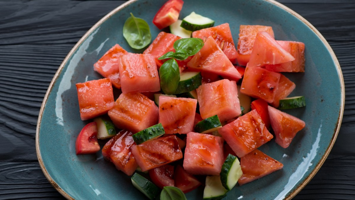 Dieser Salat mit Wassermelone ist unser neuer Sommerliebling