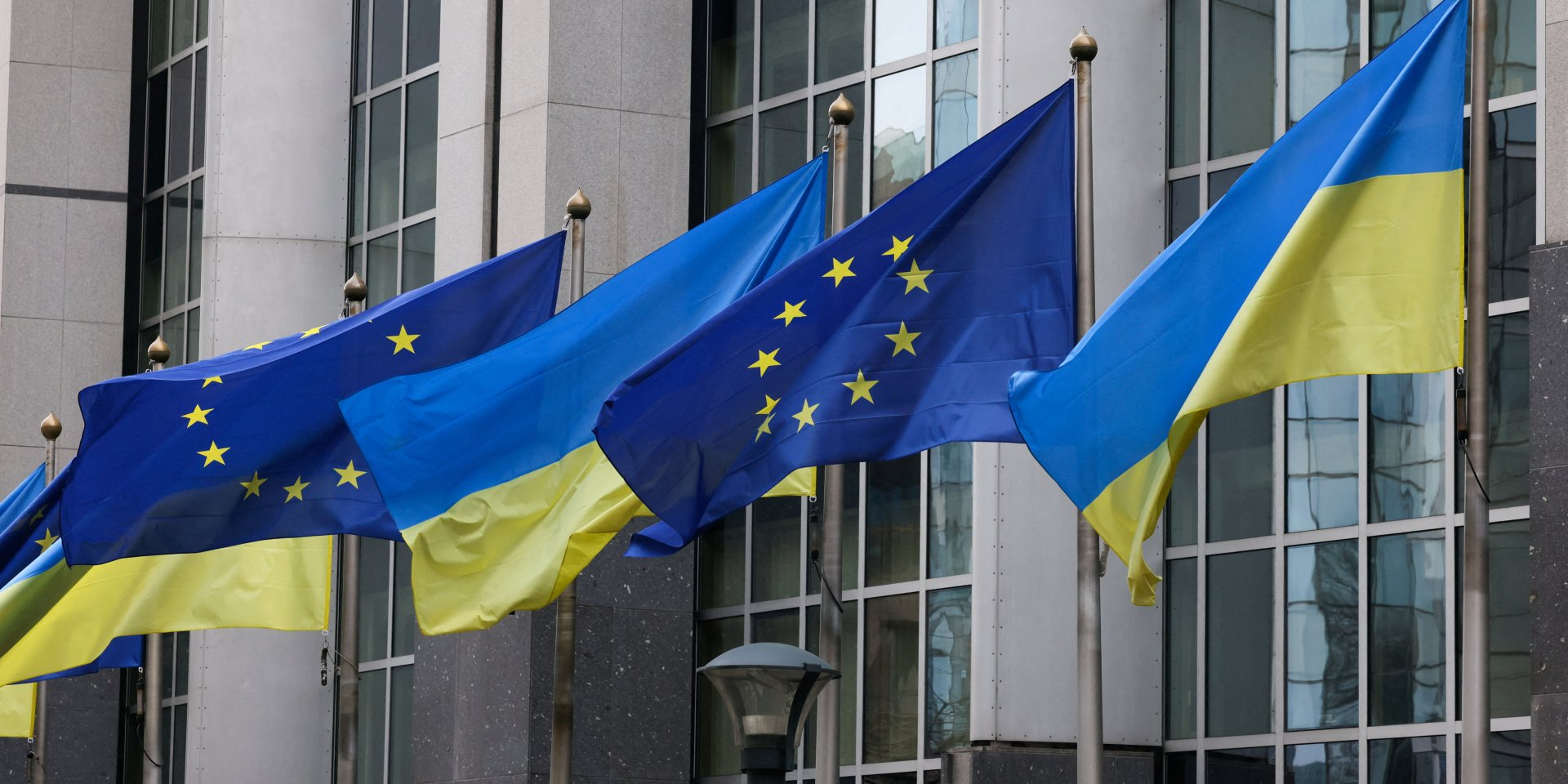 EU begins formal process to open first accession cluster for Ukraine