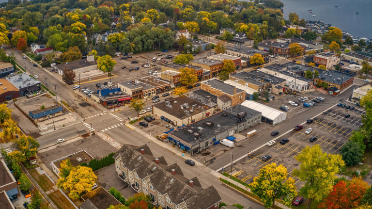 A gorgeous lakeside Minnesota city offers laidback shopping, delicious ...