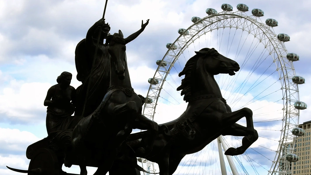 18 legendary women who defied power and fate