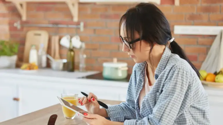 Orang-orang yang mengucapkan 'terima kasih' kepada ChatGPT dan Gemini ...