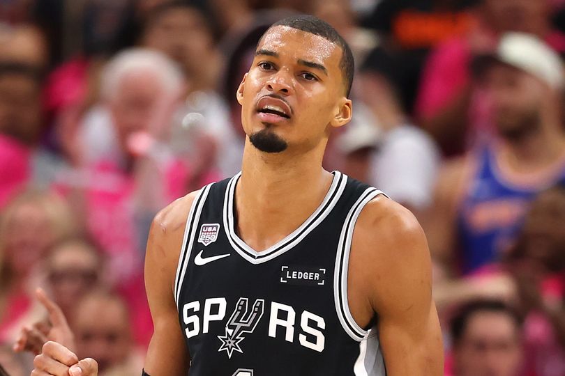 Spurs troll Knicks with meme music during NBA Finals intros