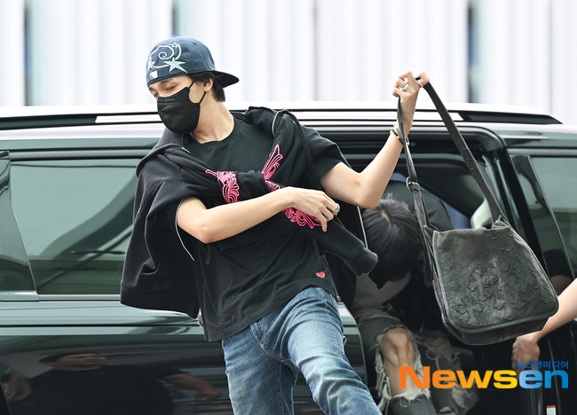 NCT드림 해찬, 춤추듯 드는 가방 [포토엔HD]