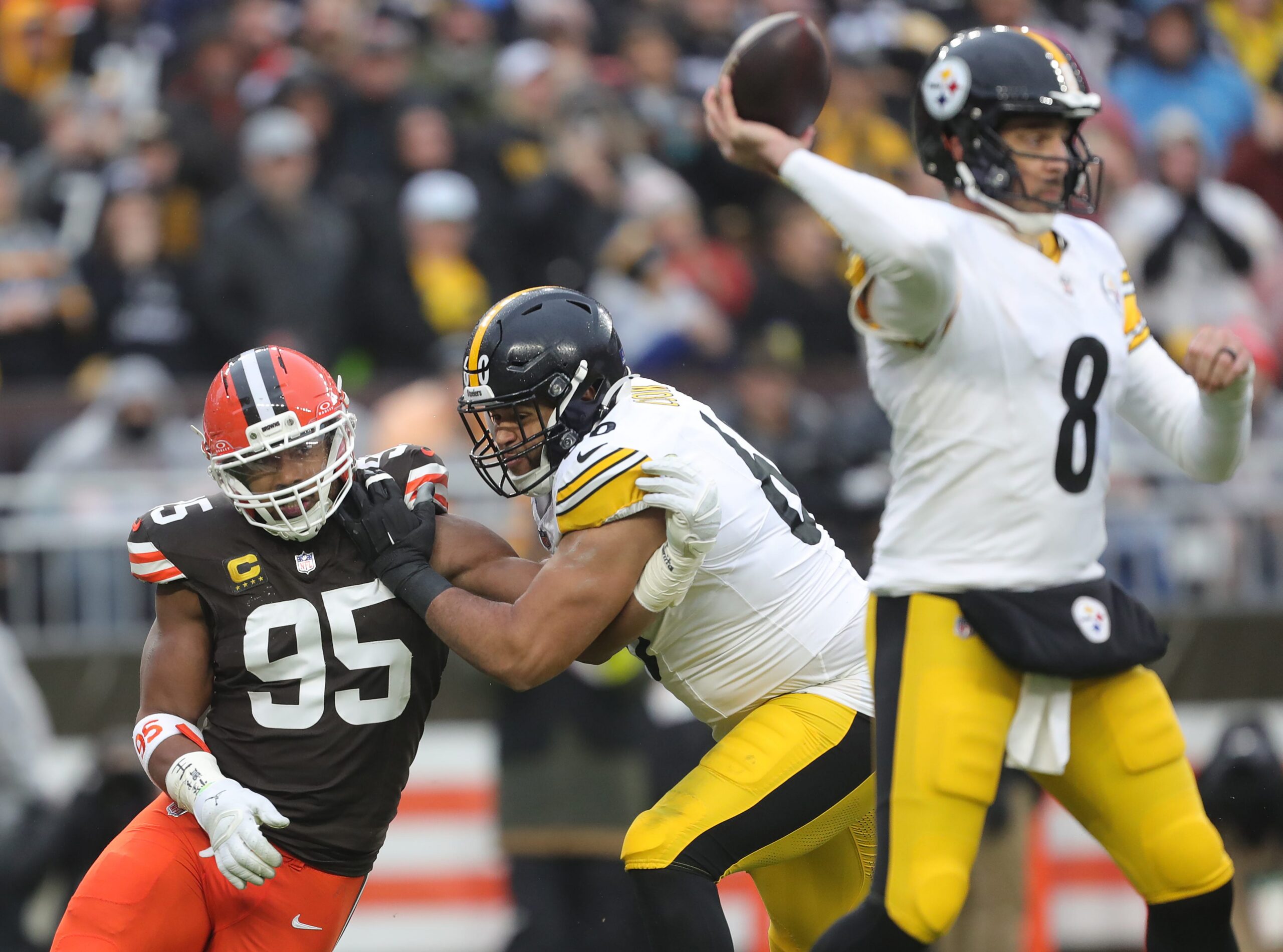 Browns ship NFL’s single-season sack king out of the AFC North in $73 ...