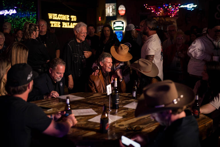 From cook to country star, Randy Travis celebrates 40th anniversary