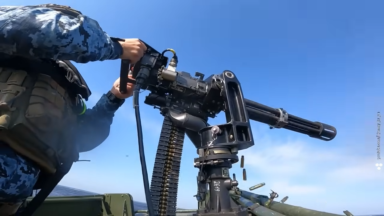 Watch how America's M134 minigun is tearing Iranian Shahed drones out ...
