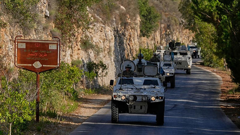 Attacco a base UNIFIL in Libano: morto un casco blu serbo, altri due ...