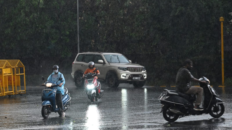 Delhi-NCR weather update: Rain brings relief, IMD issues 'red' alert ...
