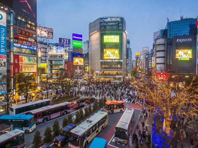 Tourists in Tokyo could now be fined for throwing trash on streets