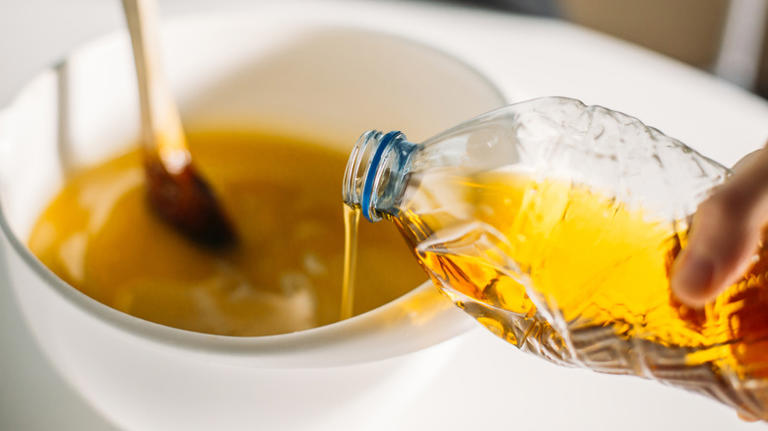 Refined vs blended oil: Which one's best for deep-fried recipes?