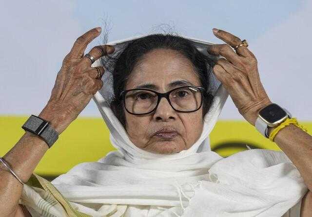 CID team reaches Mamata Banerjee's Kolkata residence in signature ...